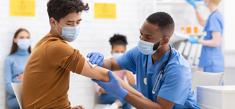 Community Health Nursing Career (Requirements & Salary 2025)