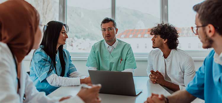 Research Nurse Education & Career Guide (Salary 2025)